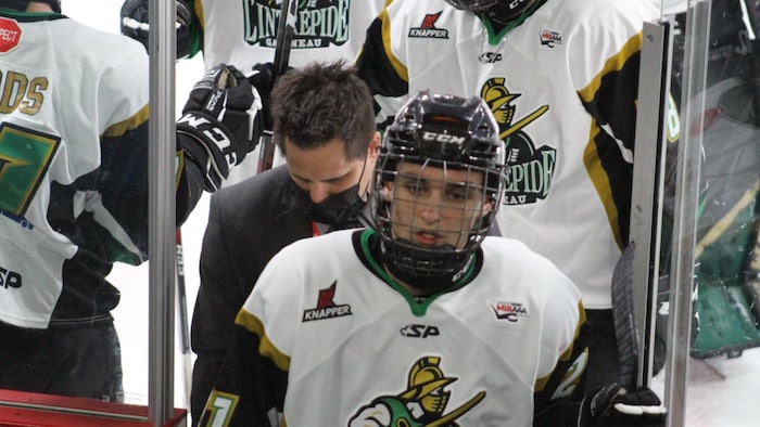 Retour masqué pour les joueurs de l’Intrépide de Gatineau | Radio-Canada