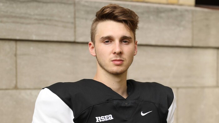 Le plus bel espoir du football québécois choisit l'Université du ...