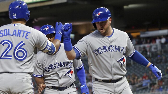 Les Blue Jays exercent leur option sur le contrat de John Smoak | Radio ...