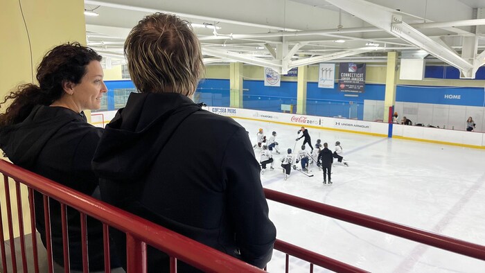 La vertigineuse entrée en scène de Pascal Daoust et du hockey féminin à ...