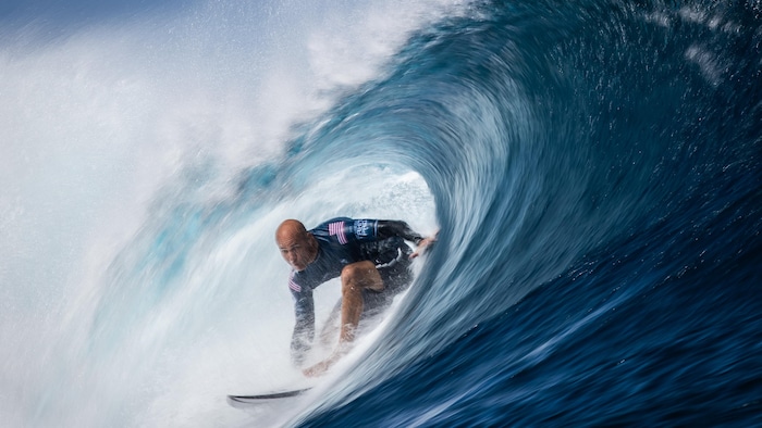À 52 ans, la légende du surf Kelly Slater rate sa qualification ...