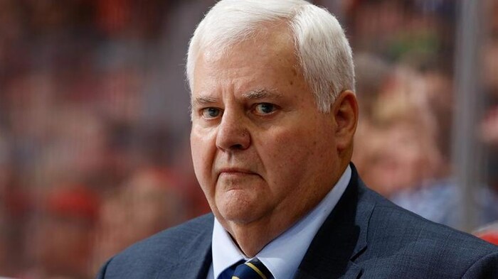 Ken Hitchcock hausse le ton avec les Stars | Radio-Canada