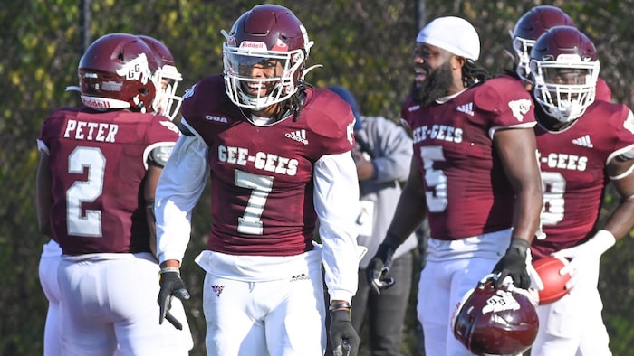 Quatre footballeurs des Gee-Gees originaires d’Ottawa nommés étoiles ...