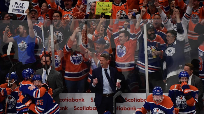 Les Oilers d’Edmonton passent en finale de la Coupe Stanley | Radio-Canada