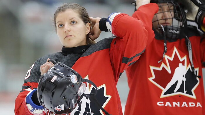 Première entraîneuse dans la OHL : Laura Fortino veut faire évoluer les ...
