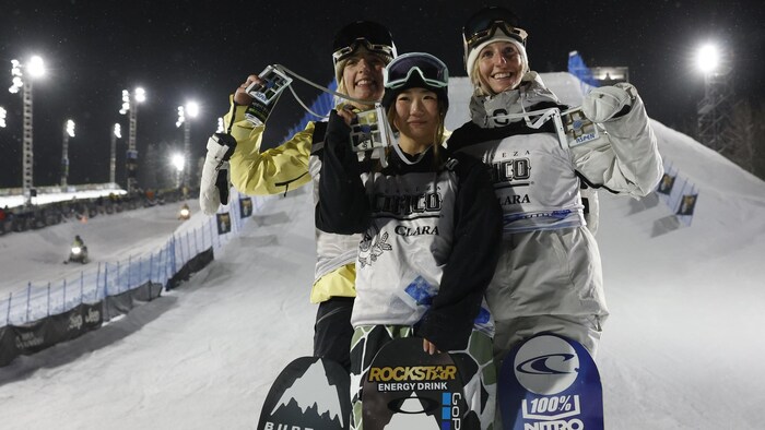 Une médaille et un triple saut historique pour Laurie Blouin | Radio-Canada