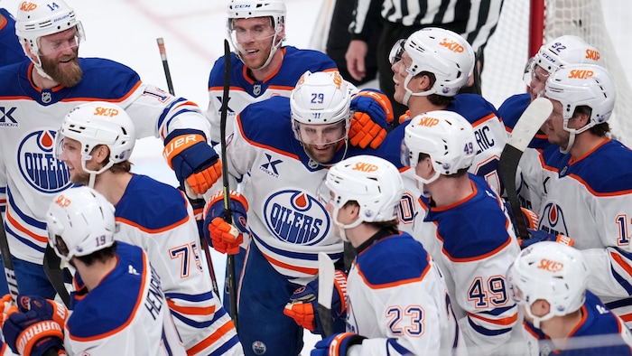 Leon Draisaitl amasse un 1000e point dans la LNH | Radio-Canada