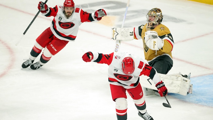 Les Hurricanes remportent la Coupe Stanley | Radio-Canada
