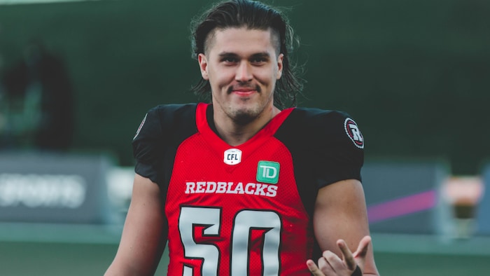 Le quart-arrière Cody Fajardo s’entend avec les Alouettes | Radio-Canada