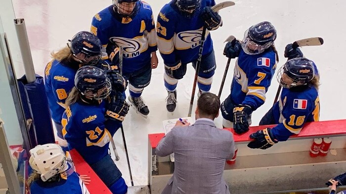 Hockey universitaire féminin : les Tommies éliminent les Aigles Bleues ...