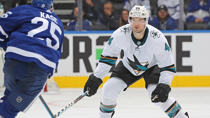 Lane Hutson et Macklin Celebrini, séparés et unis à la fois | Radio-Canada