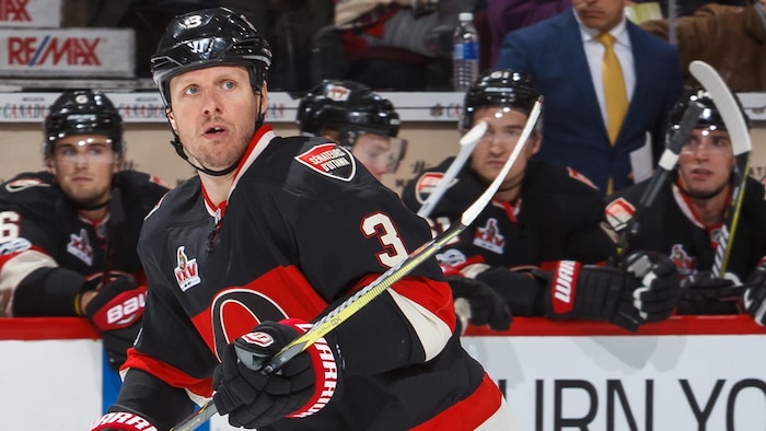 L’état-major des Sénateurs en furie après le coup de bâton de Crosby à ...