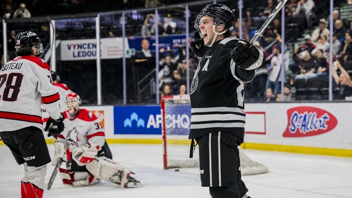 Les Olympiques de Gatineau surprennent les Huskies | Radio-Canada