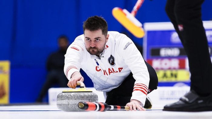 Le Canada poursuit sa séquence de succès au mondial de curling | Radio ...