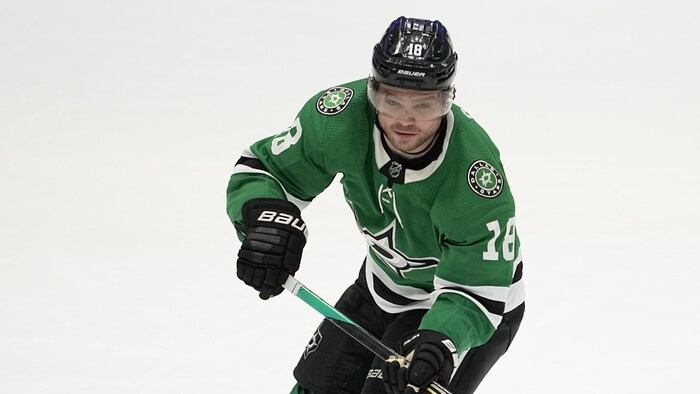 Les Maple Leafs s’offrent les services de Max Domi | Radio-Canada