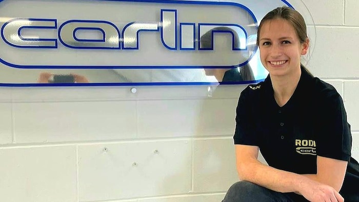 Megan Gilkes et les équipes de la F1 Academy en piste à Barcelone ...