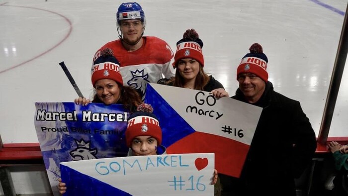 Une famille gatinoise retient l’attention au Mondial de hockey junior ...
