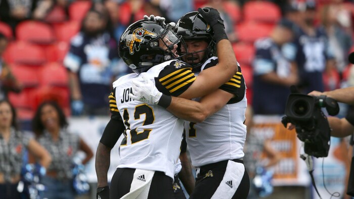 Les Tiger-Cats refont le coup aux Argonauts | Radio-Canada