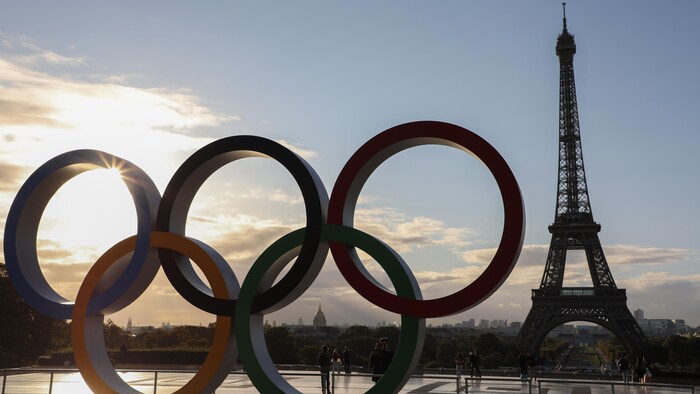 Les anneaux olympiques seront installés sur la tour Eiffel pour les JO ...