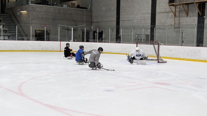 « Comme une deuxième famille » : une soirée de parahockey avec Équipe ...
