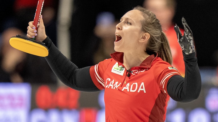 Mondial de curling féminin : Rachel Homan et le Canada accèdent à la ...