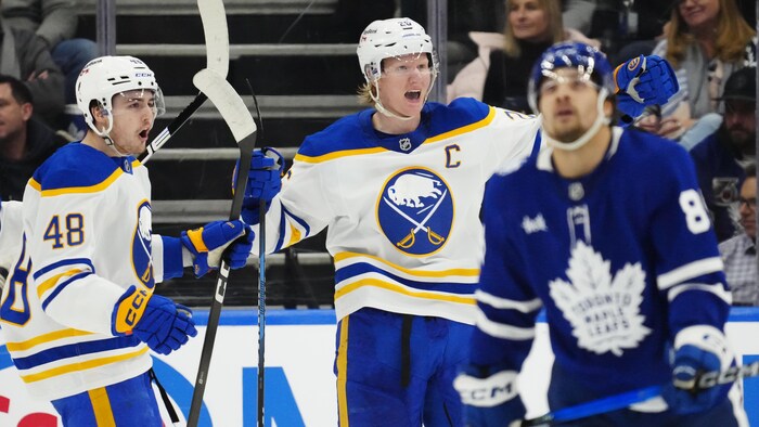 Rasmus Dahlin et les Sabres s’amusent contre les Maple Leafs | Radio-Canada