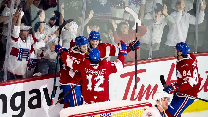 Le Rocket gagne 4-1 et élimine les Monsters en quatre matchs | Radio-Canada