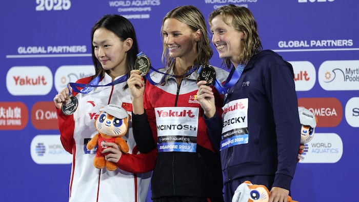 Summer McIntosh bat Katie Ledecky pour l’or au 400 m | Radio-Canada