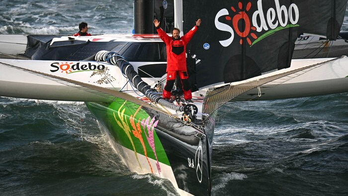 Thomas Coville et son équipage battent le record du tour du monde à la ...