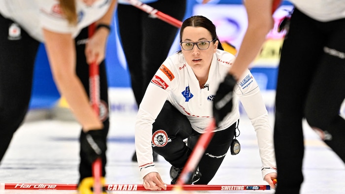 Après l’Italie, le Canada vainc l’Écosse au mondial de curling féminin ...