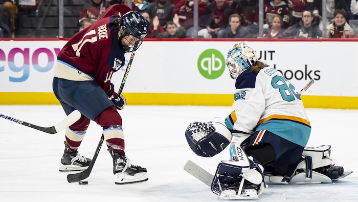 L’énigmatique et talentueuse Abby Roque | Radio-Canada