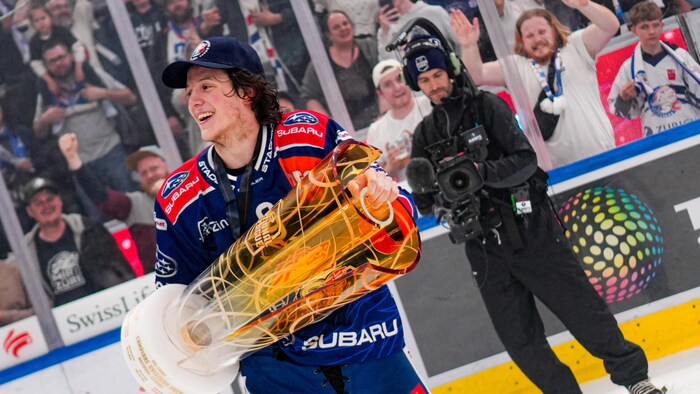 Une année costaude pour l’espoir du Canadien Vinzenz Rohrer | Radio-Canada