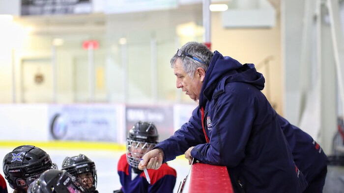 Une place au Temple de la renommée de Ringuette Canada pour Yvon Brault ...