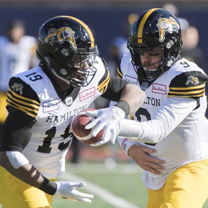 Deux attaques différentes pour la Coupe Grey | Radio-Canada