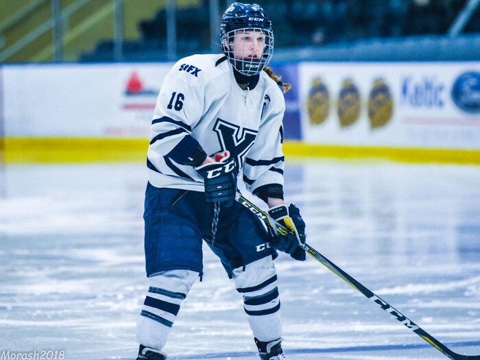 Une hockeyeuse néo-brunswickoise dans une ligue professionnelle en ...