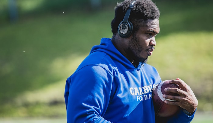 Junior Luke se plaît au pays des géants | Radio-Canada