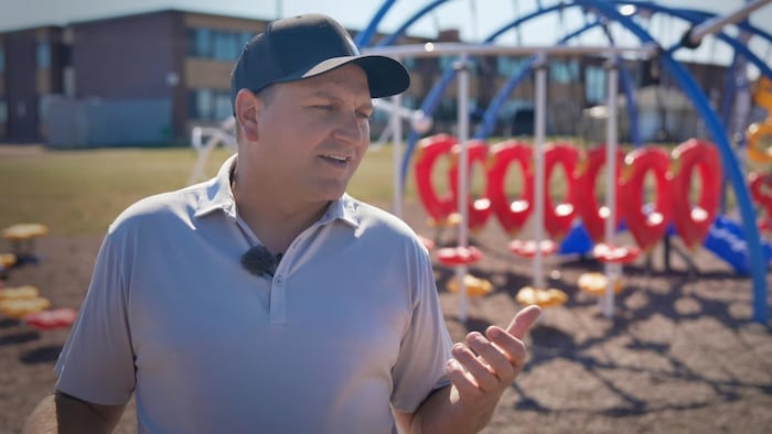 Le parc de la déception : 77 000 $ pour un module de jeu non conforme | Radio-Canada