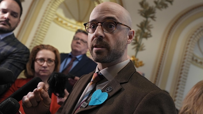 Laïcité à l’école : le PLQ et QS s’offusquent des licenciements en ...