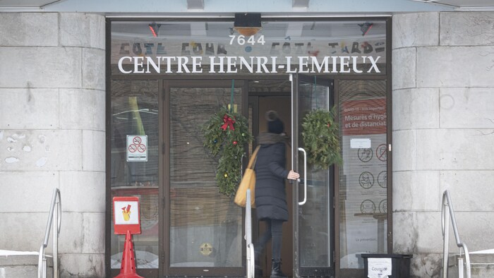 Variant Omicron : la santé publique de Montréal lance un appel au ...