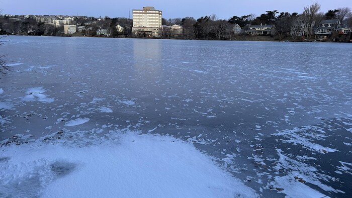 Halifax met fin aux tests de glace pour le patinage sur les lacs ...