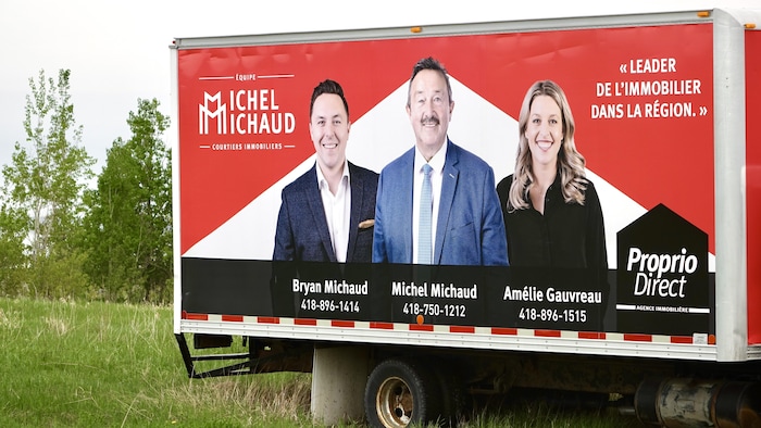 D’autres membres de l’Équipe Michel Michaud devant le comité de ...