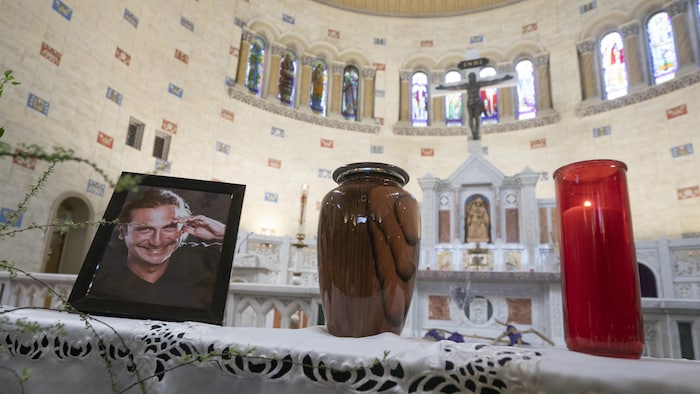 Un dernier au revoir à Franco Nuovo à Montréal | Radio-Canada