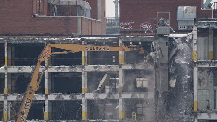 « Molson », « Kong » et « Sluk » : l’usine Molson vandalisée à Montréal ...