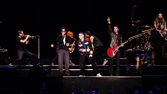 FEQ : Sous le charme des Jonas Brothers | Radio-Canada