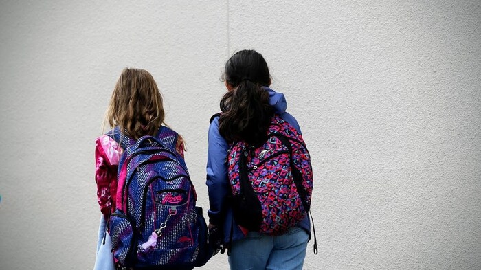 Rentrée scolaire : sans cellulaire, mais avec les copains | Radio-Canada