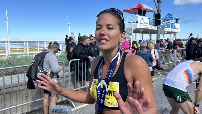 Marathon de Rimouski : le vent a été de la partie | Radio-Canada