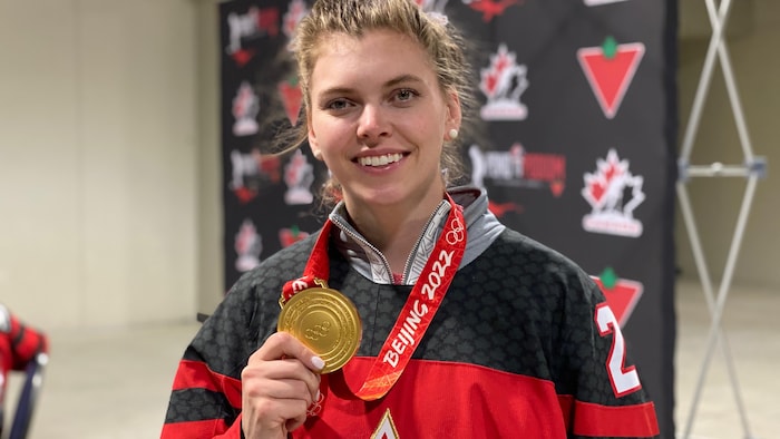 Emily Clark, hockeyeuse professionnelle veut « inspirer les filles » de ...