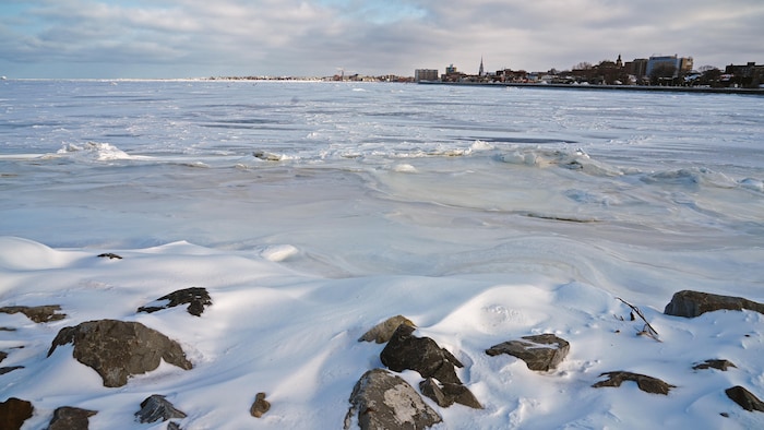 Ouverture hâtive de la pêche blanche à Rimouski | Radio-Canada