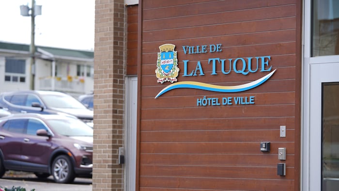 Affligée par la crise forestière, La Tuque adopte un gel de taxes en ...