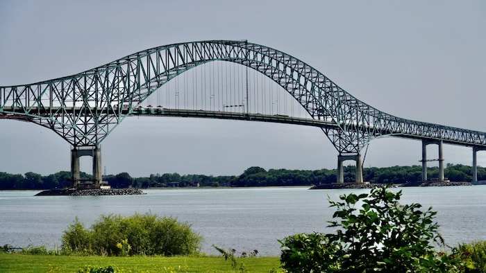 Corporation des pilotes du Saint-Laurent : le pont Laviolette est ...